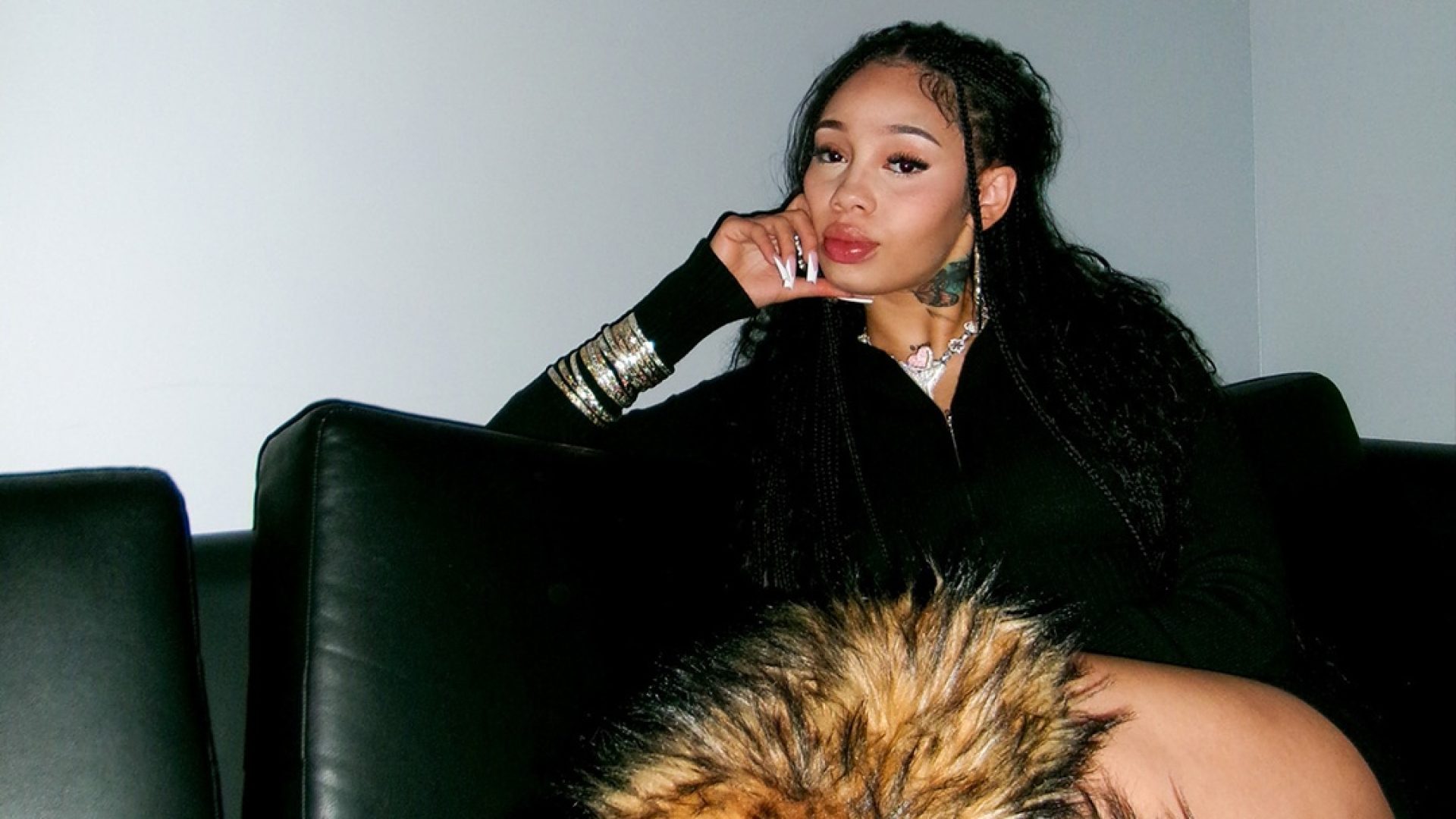 Backstage Beauty: Getting Ready With Anycia - Girls United